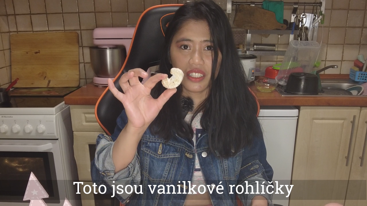 Filipínka ochutnává a hodnotí tradiční české cukroví | Stream
